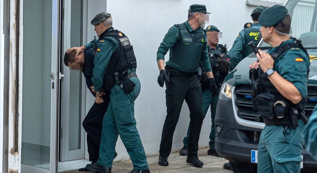 Dos De Los 8 Detenidos Por La Muerte De Dos Guardias Civiles En Barbate