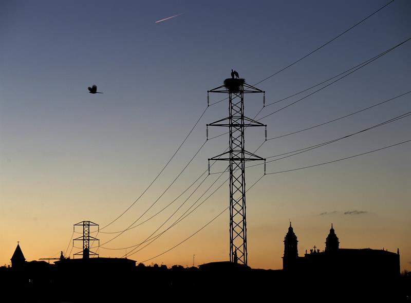 El Ministerio de Energía inhabilita tres comercializadoras eléctricas El Ministerio de Energía inhabilita tres comercializadoras eléctricas
